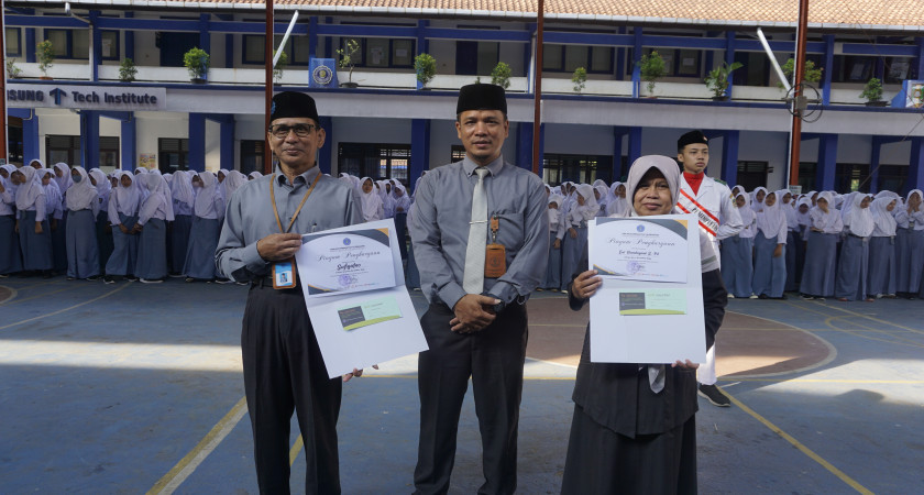 Penghargaan Guru dan Tenaga pendidik SMK Muhammadiyah 1 Ajibarang | SMK ...